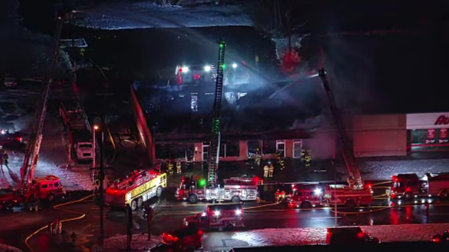 Fire burns through strip mall in Garden City