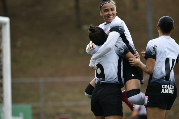 Corinthians vive jogo brigado e empata com o Flamengo na Copinha Feminina