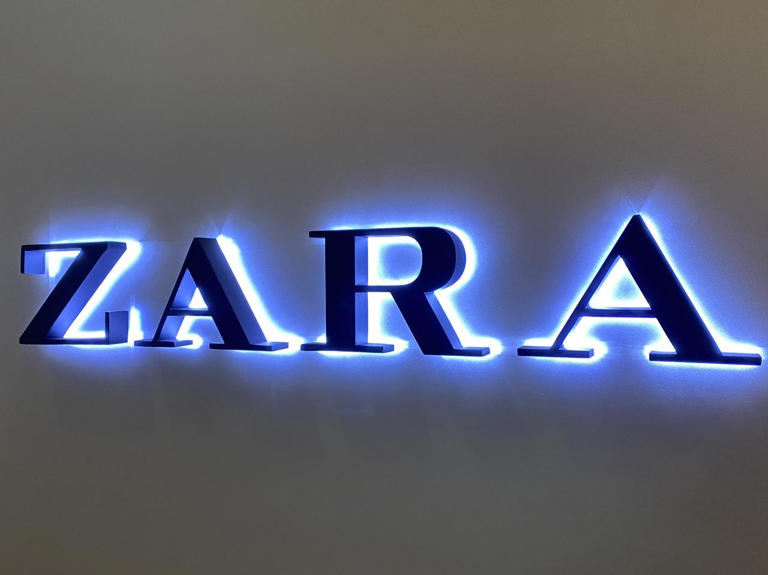 やっぱり『黒』がおしゃれ! 【ZARA】大人のサマ見え! 「洗練ワンピ」