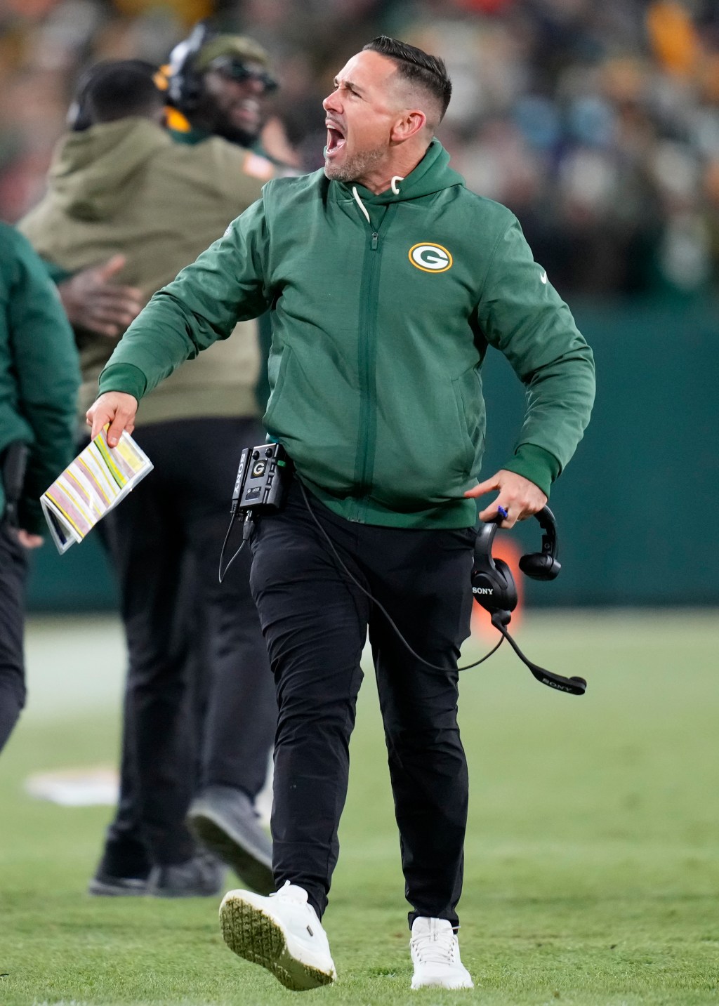 Matt LaFleur, Ben Johnson exchange awkward no-look handshake as ...