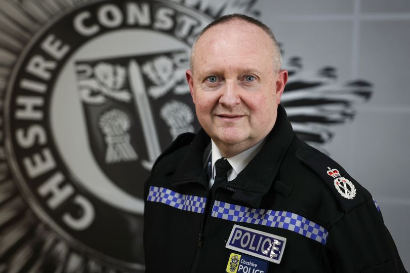 Policeman given 'written warning' after assaulting teenager in cell