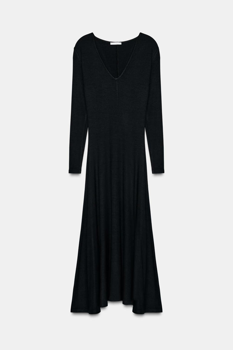 やっぱり『黒』がおしゃれ! 【ZARA】大人のサマ見え! 「洗練ワンピ」