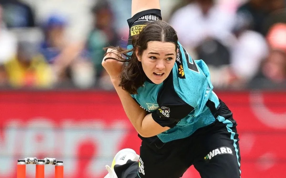 Teen pacer Hamilton wins WBBL young gun award, Lanning takes golden bat ...