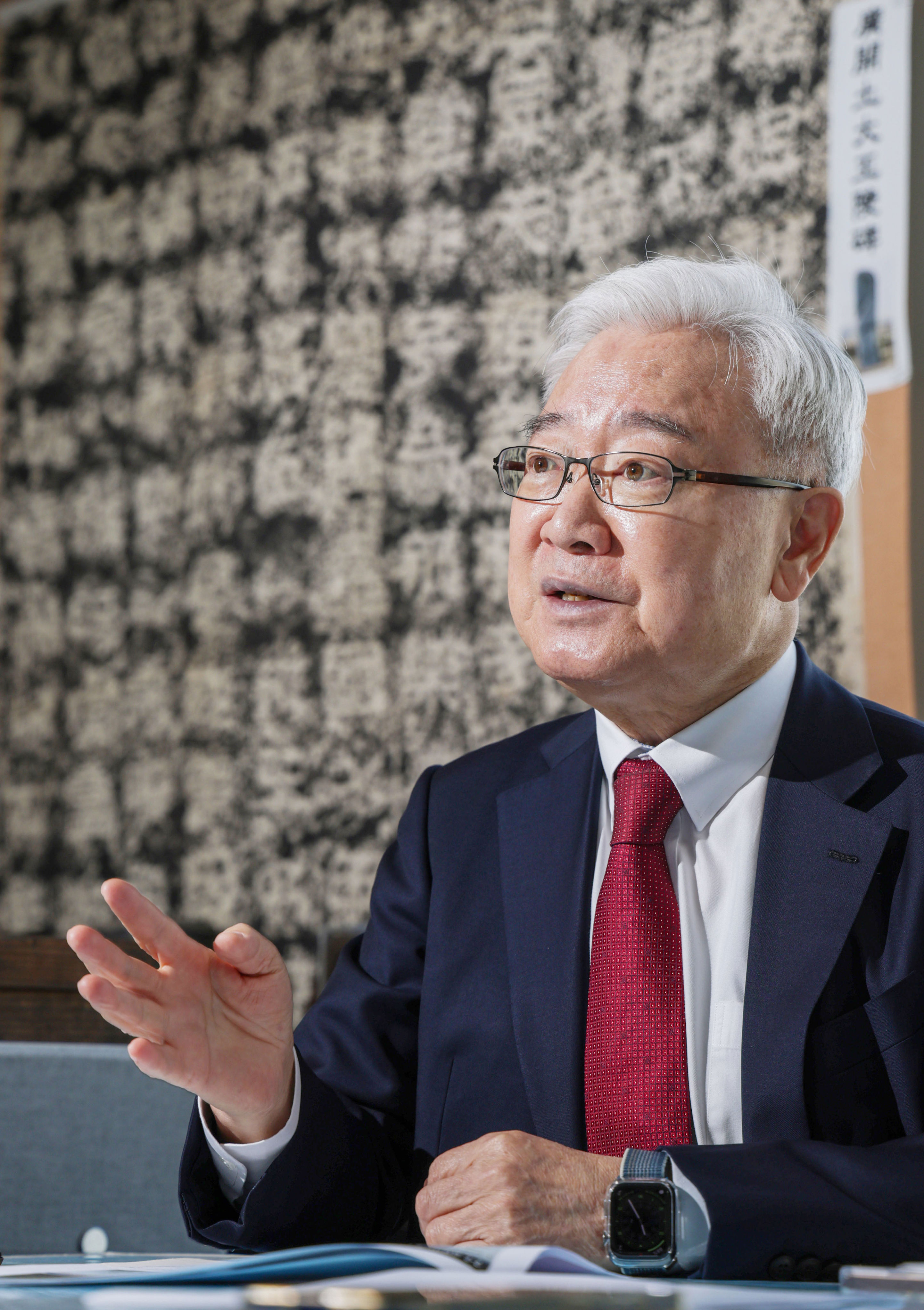 High exchange rate crisis demands economic overhaul, expert warns