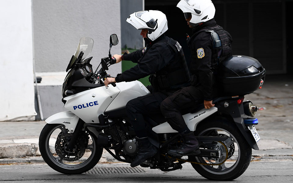 Θεσσαλονίκη: Συνελήφθησαν τρεις 16χρονοι που παραβίασαν θυρίδες κούριερ