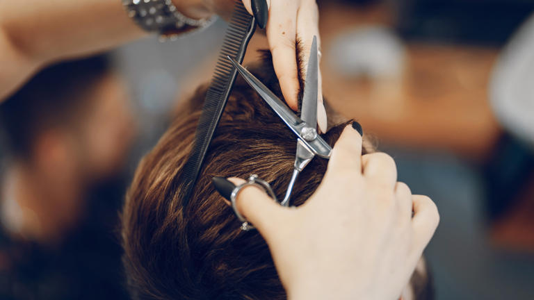 Popular in the 1990s, this iconic hairstyle is making an unexpected ...