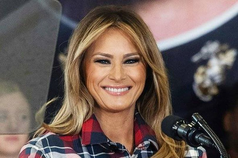 Secret sign Trump and Melania photoshopped their Christmas card ...