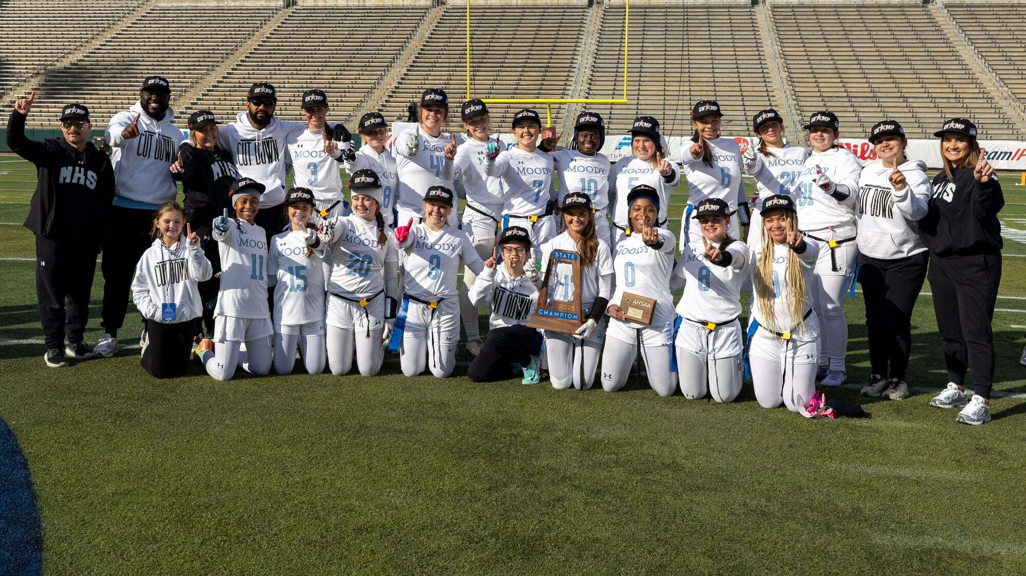 Moody races to early lead, downs Montgomery Catholic for Class 1A/5A ...