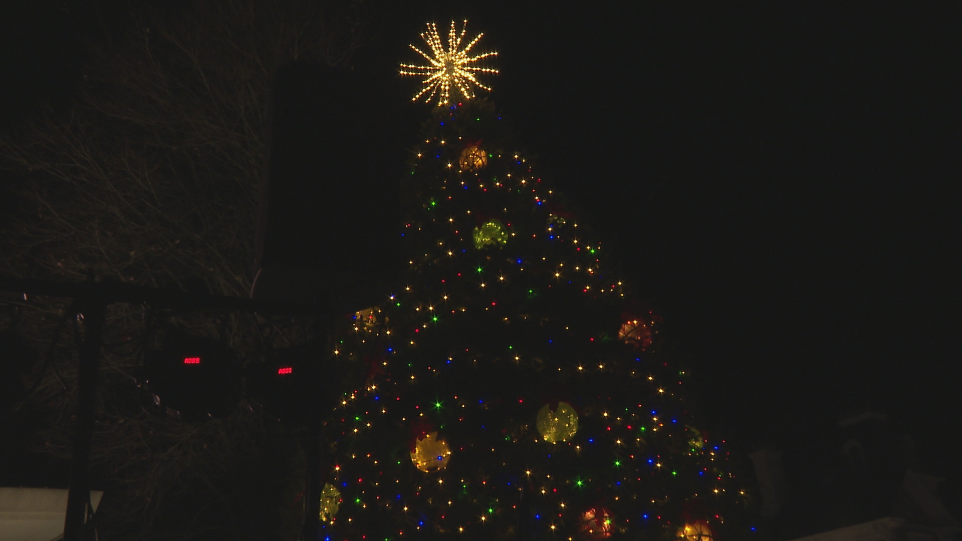 Graham hosts annual tree lighting ceremony