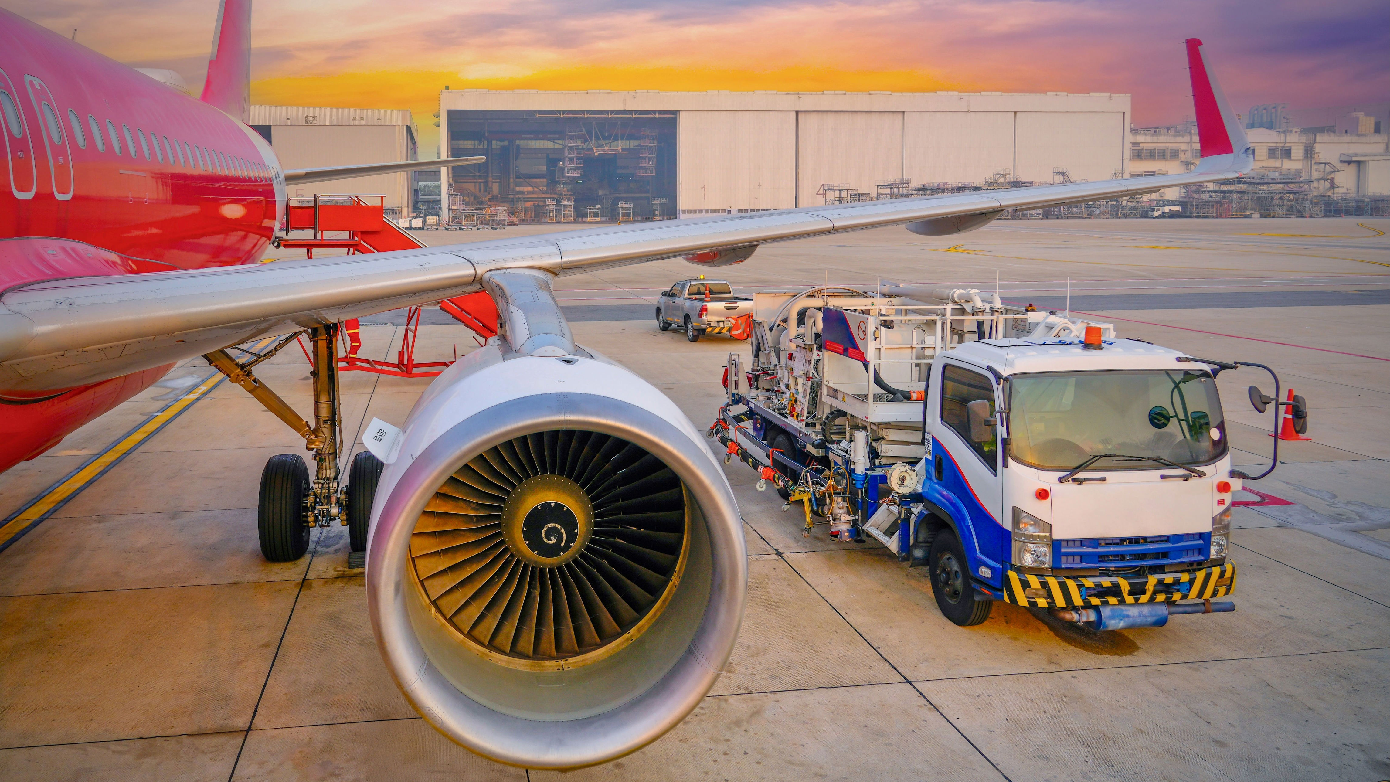 How much do US airlines pay for jet fuel per flight?