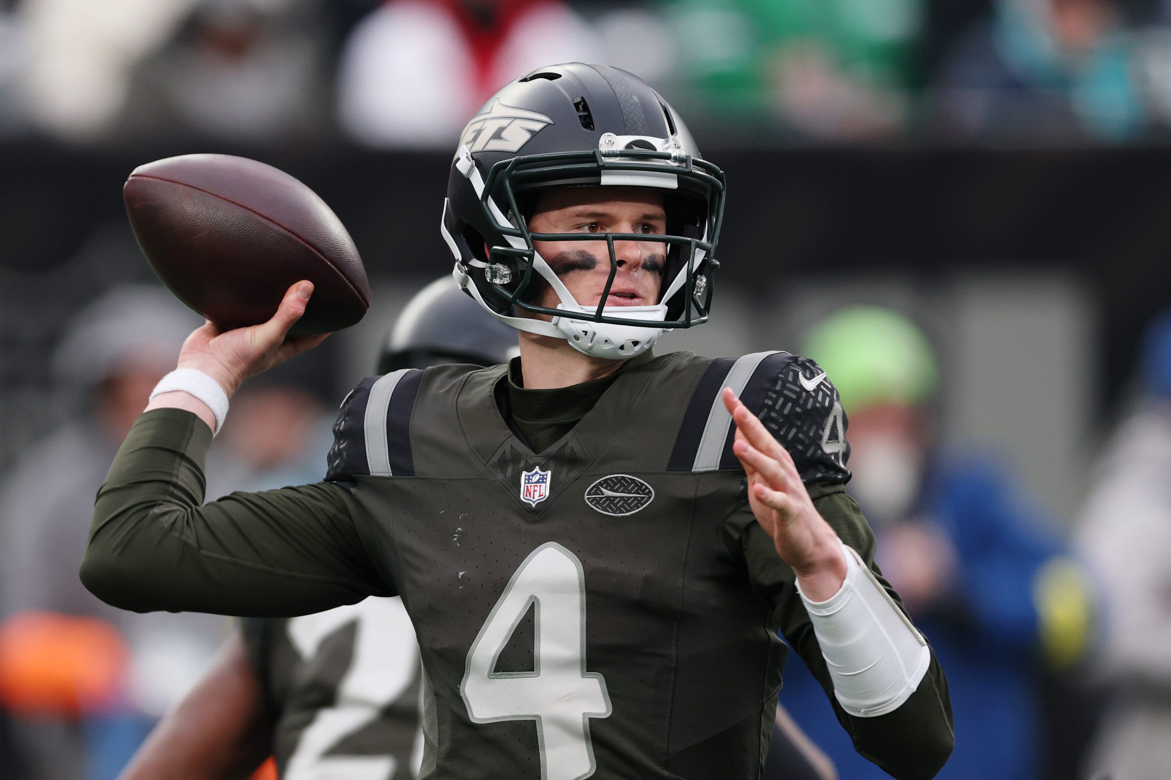 Jets' Aaron Glenn QB update, plus new player signed at position