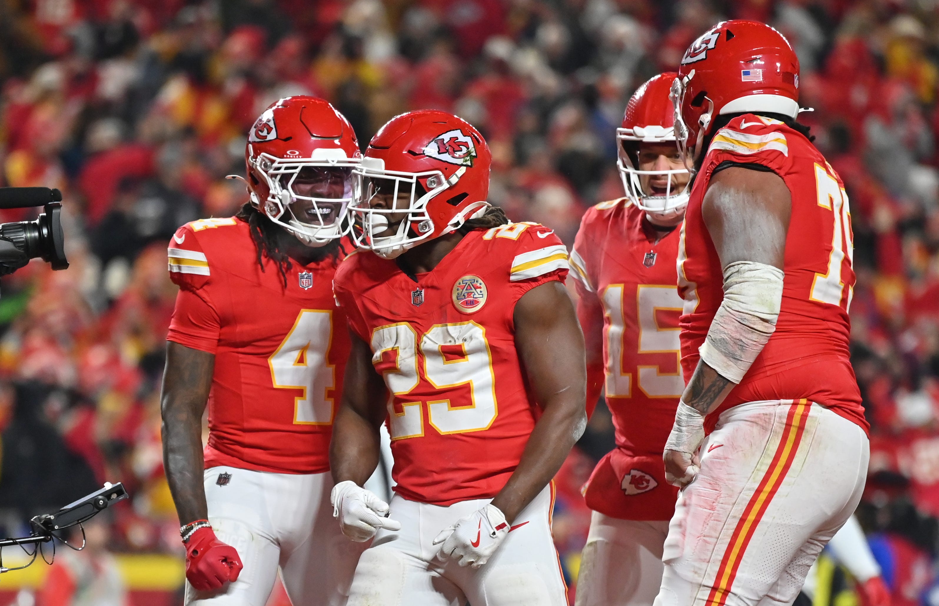 Chiefs vs. Texans: RB Kareem Hunt scores KC.'s first touchdown on 'SNF'