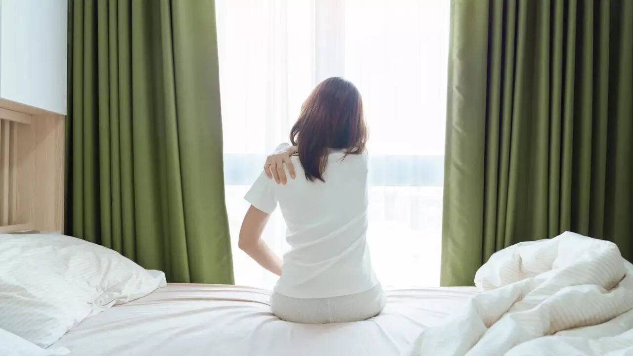 Waking up from sleep with shoulder or arm strain? Experts warn of ...