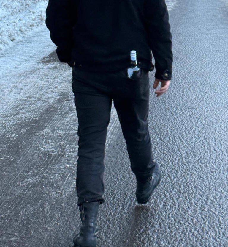 Zamurowało mnie, gdy zobaczyłem, co ma w kieszeni. Tak wracał z ...