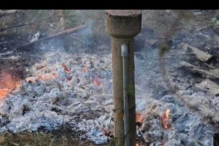 Thousands armed with 'axes, bows and arrows' torch village after ...