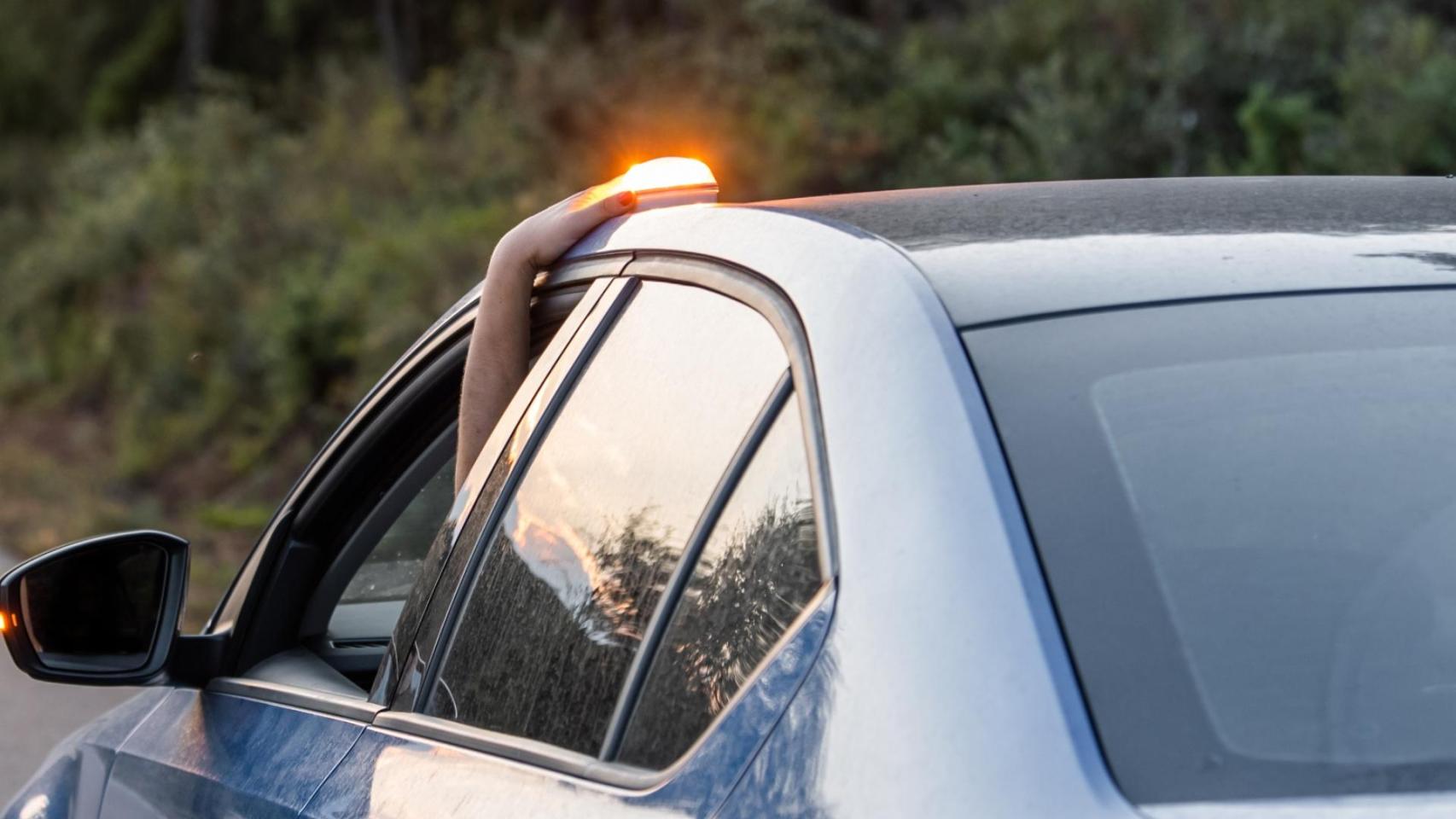 La DGT cambia las normas en 2026: la baliza V16 no es obligatoria en ...