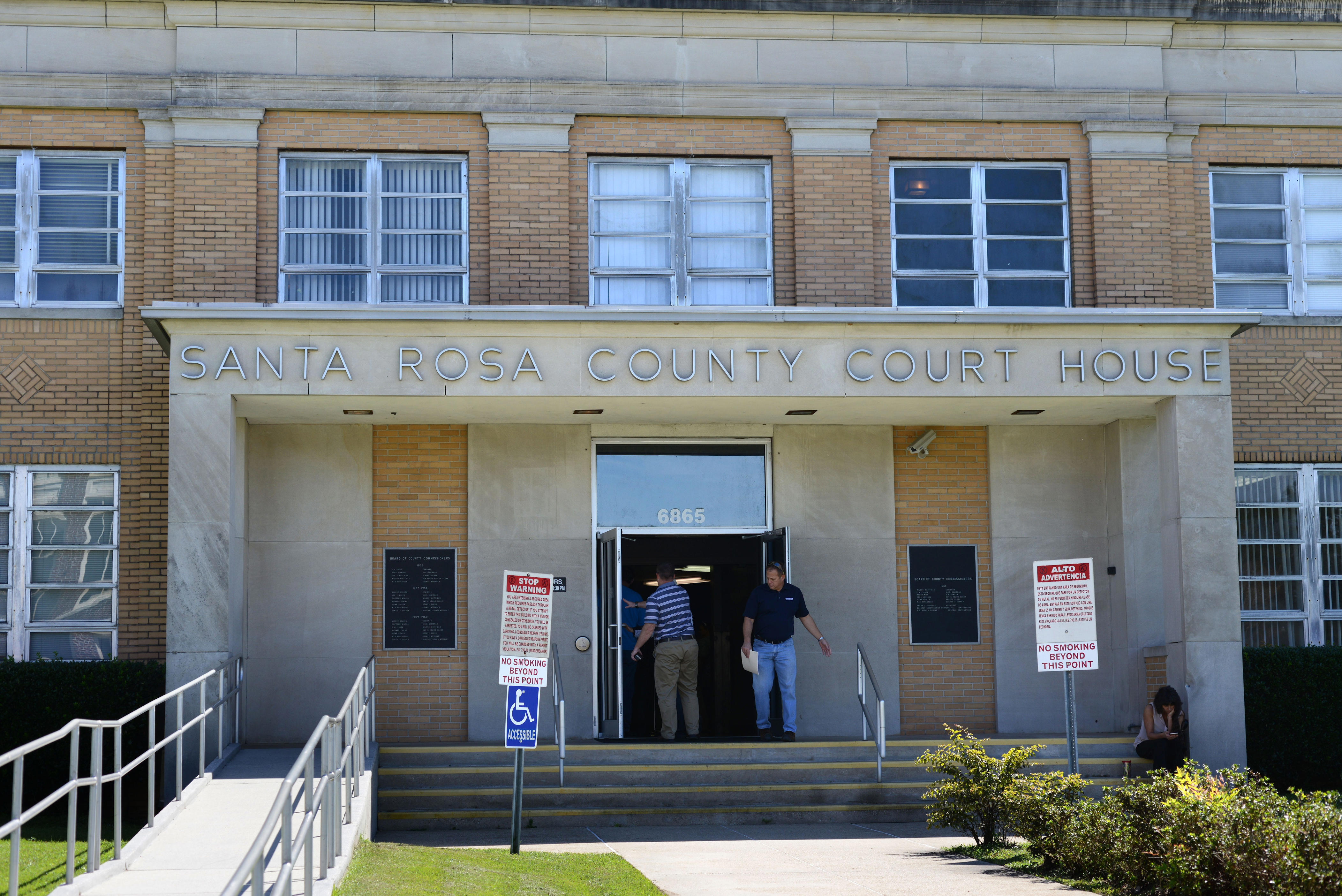 Santa Rosa got two bids for old courthouse, will wait a month to open them
