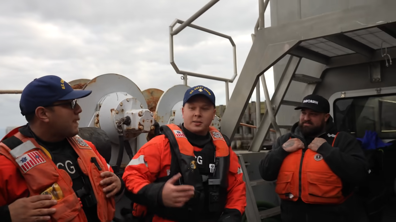 Watch how the Coast Guard and NYPD stopped this guy’s dive boat