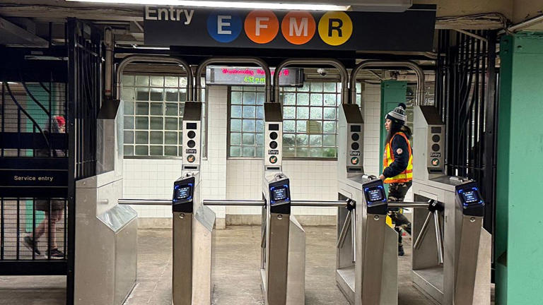 How to navigate the F and M train swap and new route map