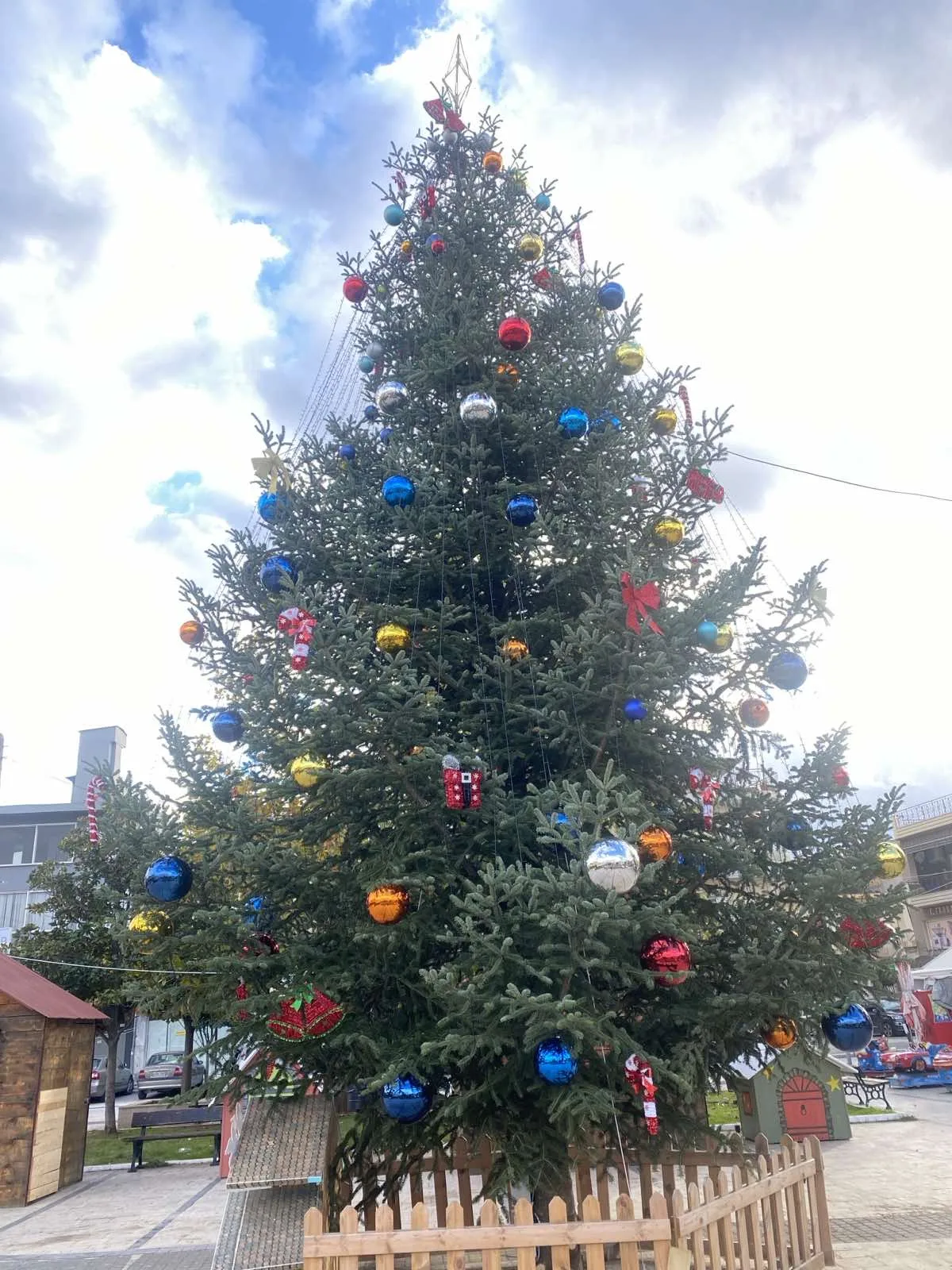 Την Τρίτη 9 Δεκεμβρίου το άναμμα του Χριστουγεννιάτικου δέντρου του ...