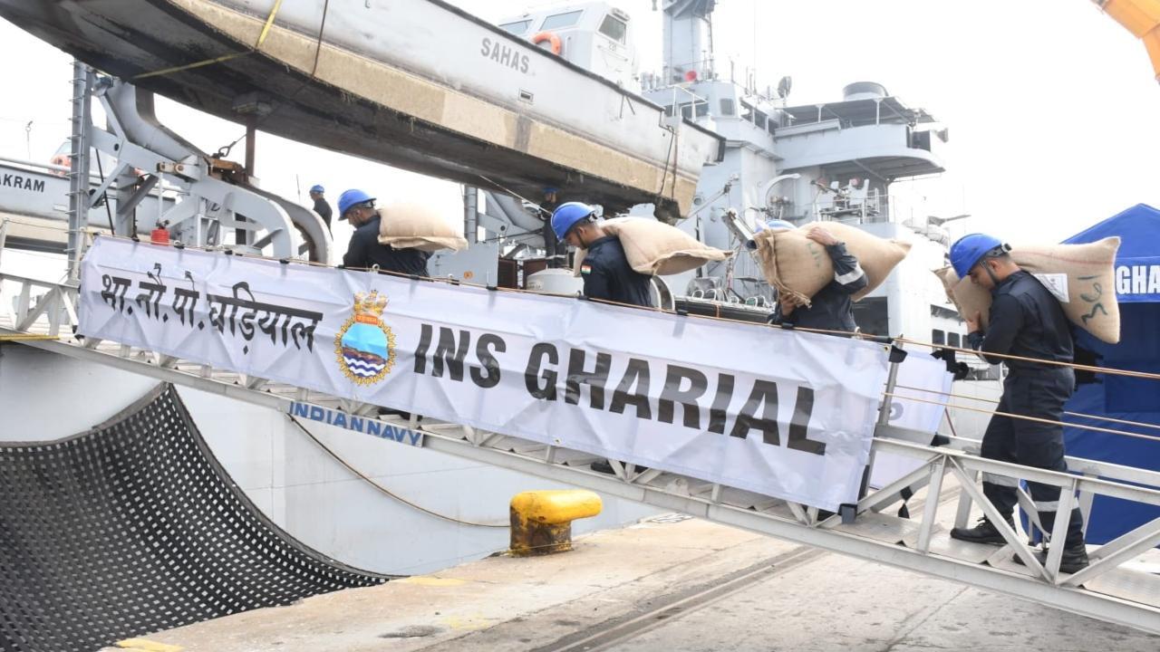 Sri Lanka floods: Navy deploys 4 more warships to deliver relief materials