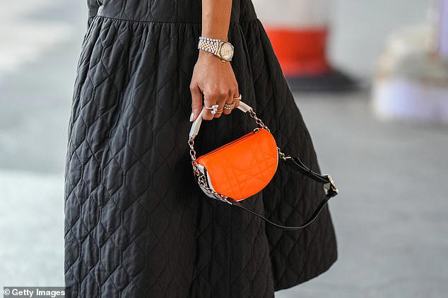 The 19 signs that say you're insecure: Psychotherapist reveals the tell ...