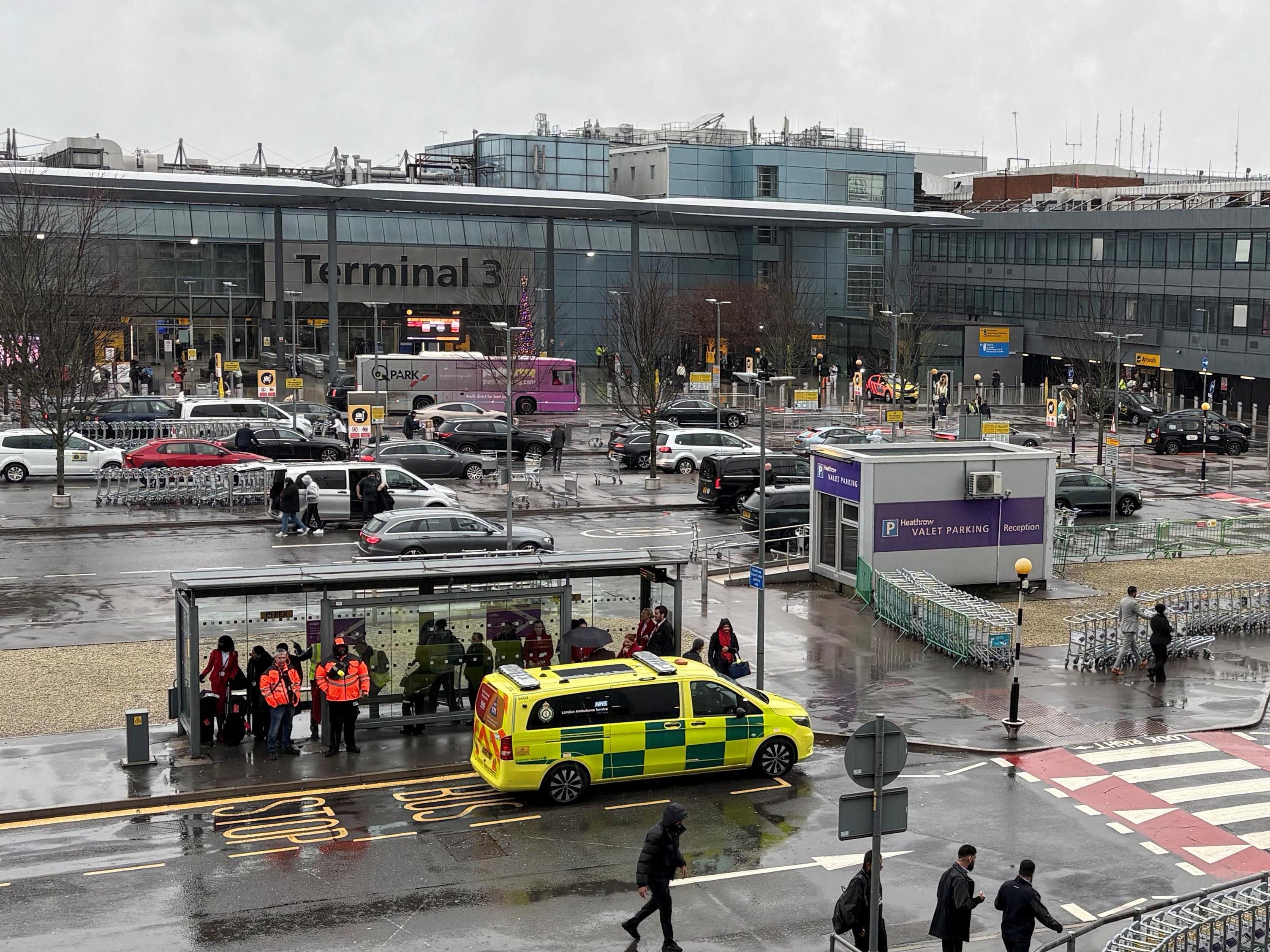 A pepper spray attack injured 21 people after a woman was robbed of her ...