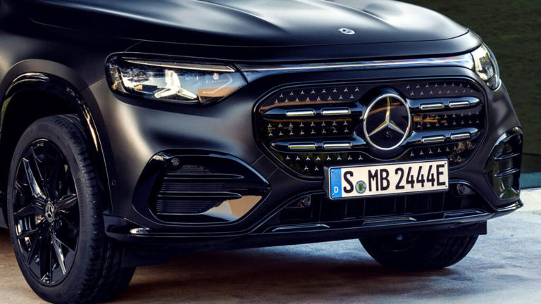New Mercedes GLB ditches gas for now, adds AI and a very strange rear end