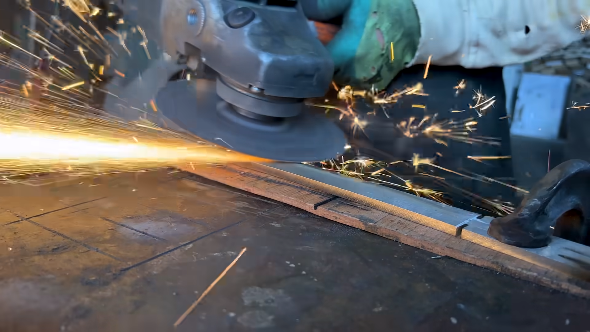 This is how you turn industrial metal into a razor-sharp katana