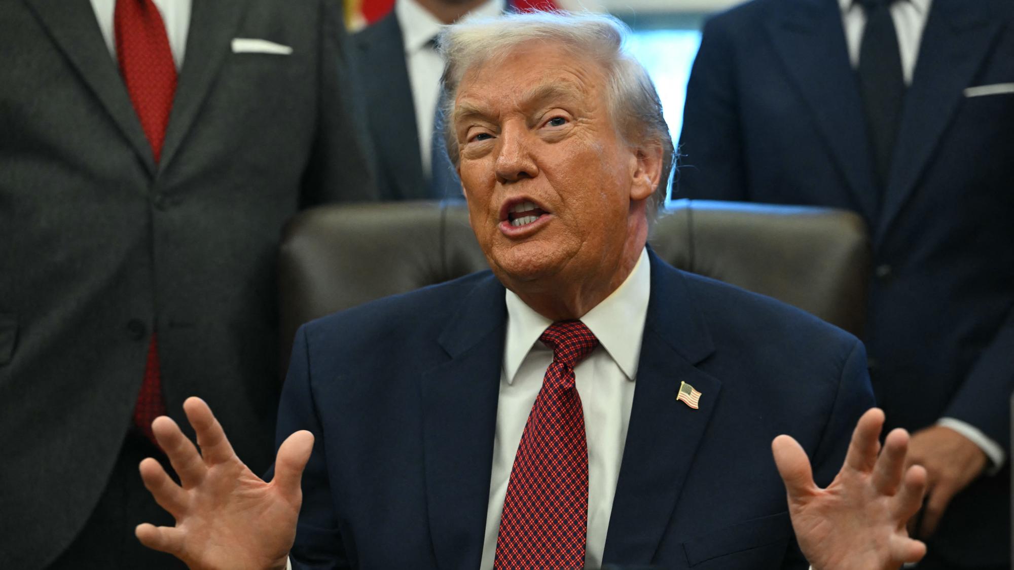 Donald Trump appose son nom au Kennedy Center, cet établissement ...