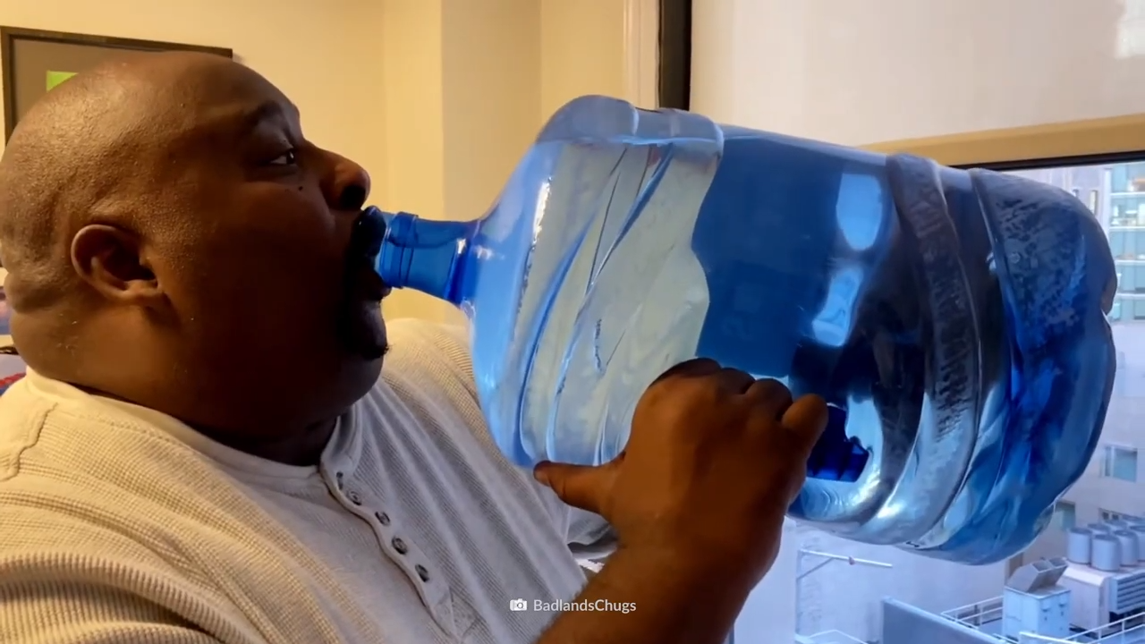 Beber apenas água para sempre – benefícios e riscos