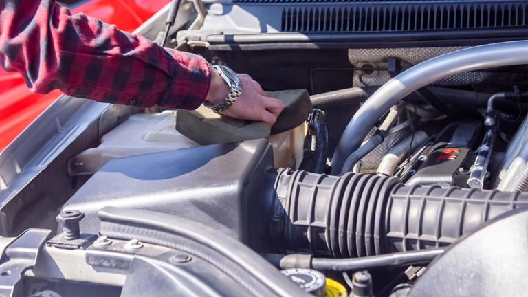How the water pump prevents car engine overheating