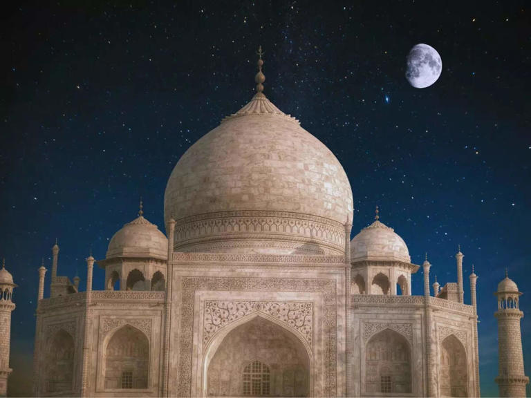 Did Shah Jahan build an unfinished Black Taj Mahal? Where is it now?