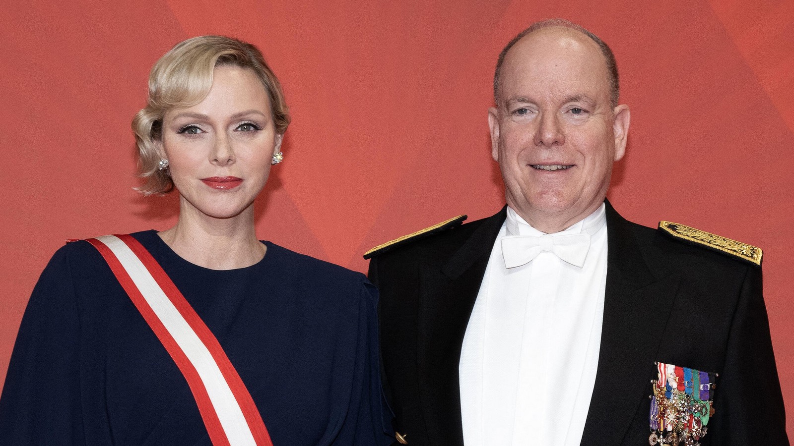 Albert et Charlène de Monaco grillent la priorité à la famille royale britannique avec leur ...