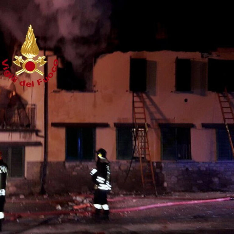 Esplode una palazzina nel Fiorentino, morto un 71enne
