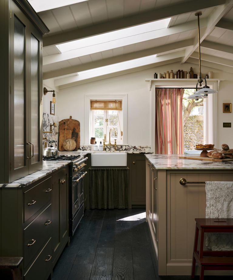 Inside a new-build kitchen that expertly honors the traditional ...