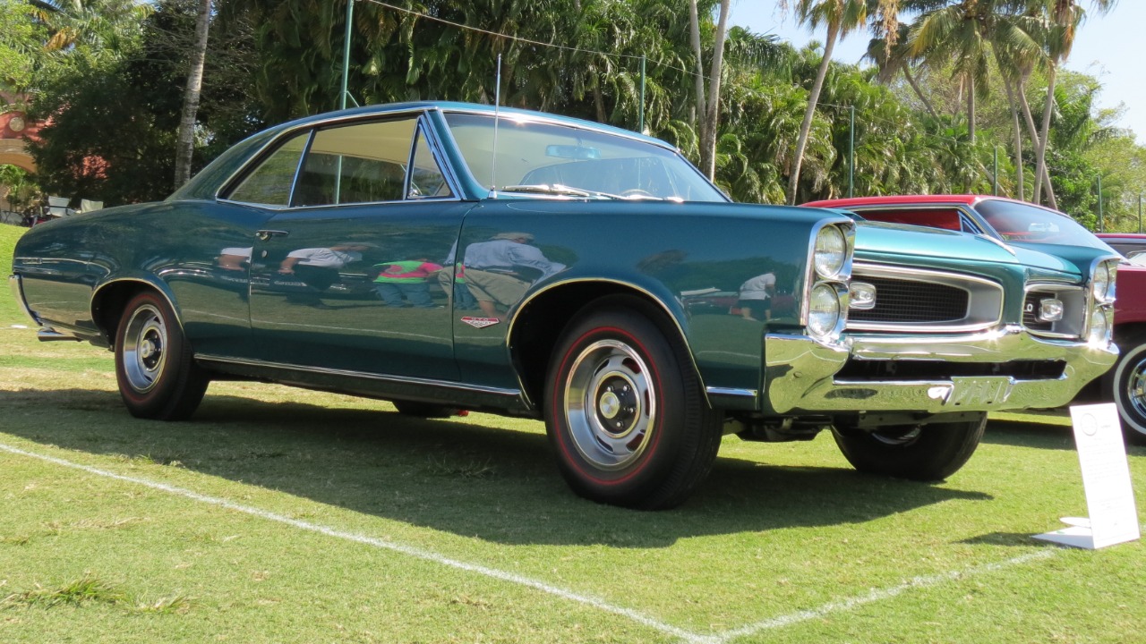 1965 GTO tri-power vs 4-barrel sparks a collector loyalty war—here’s ...