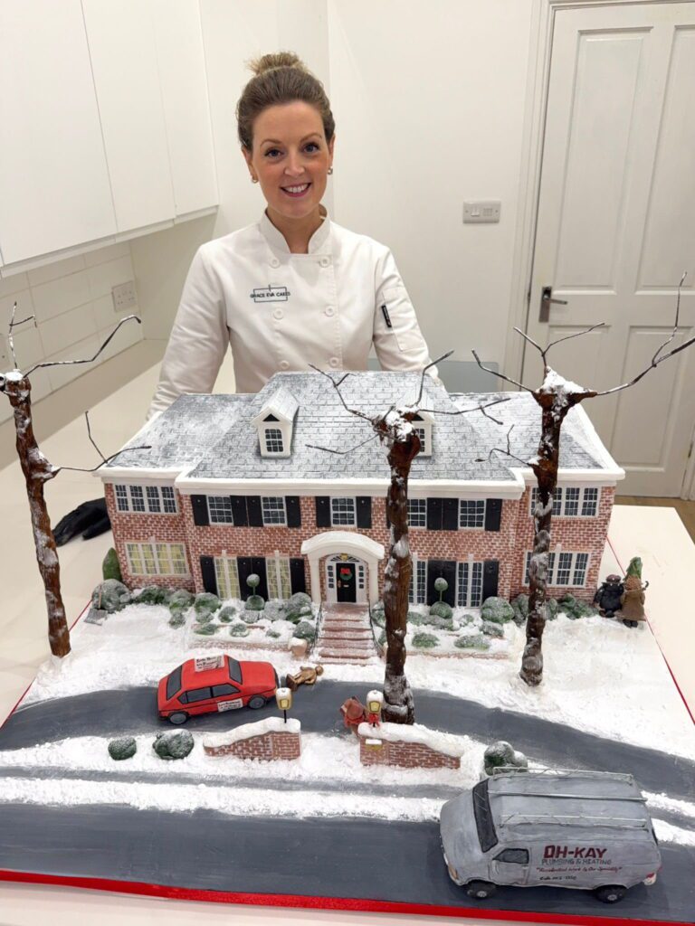 Baker recreates Home Alone mansion as incredible Christmas cake