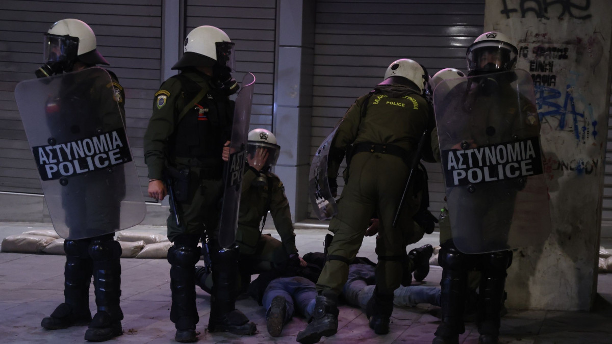 Διώξεις για πλημμελήματα στους 15 συλληφθέντες στην πορεία για τον ...