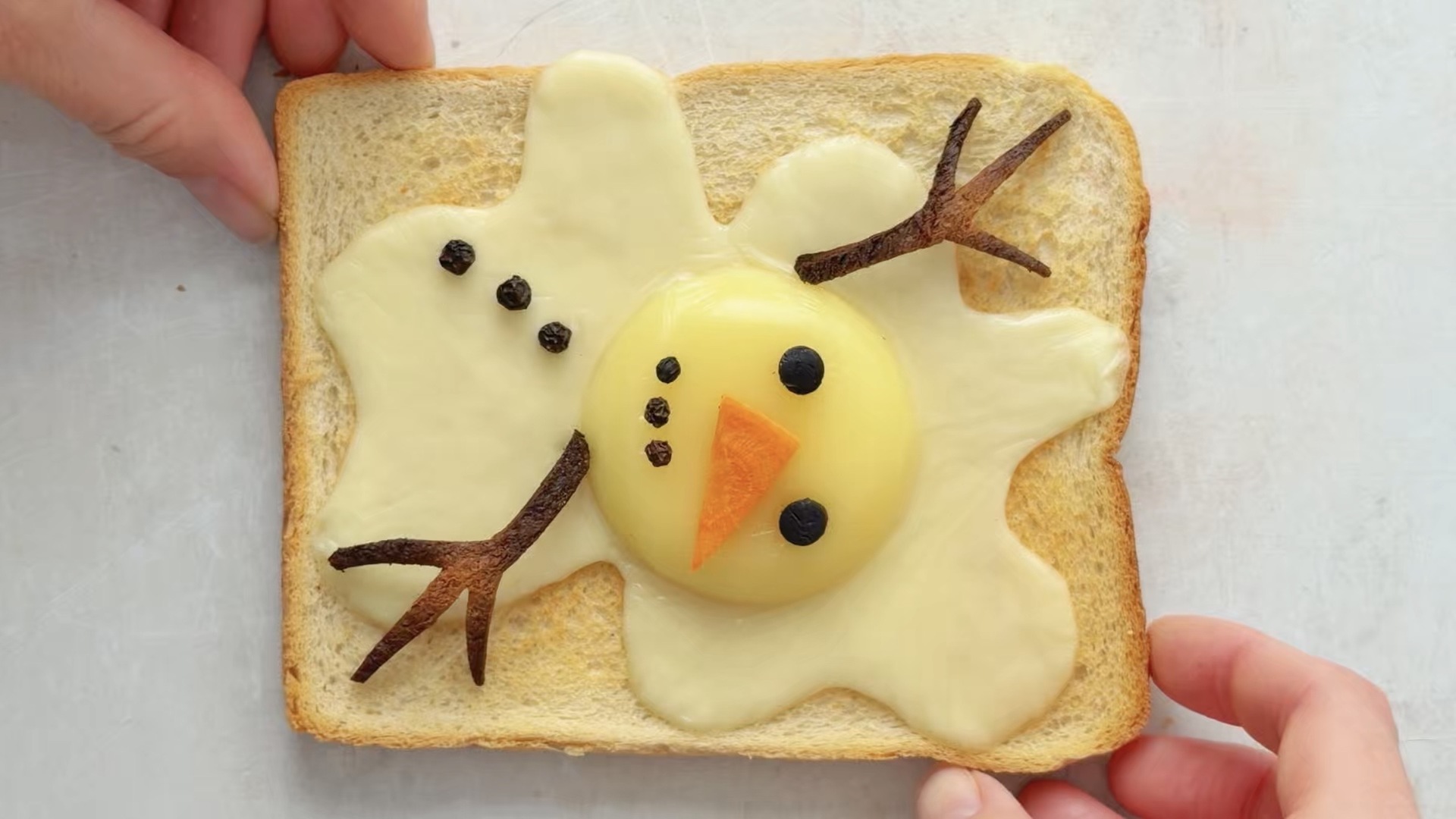 Melted snowman toast design