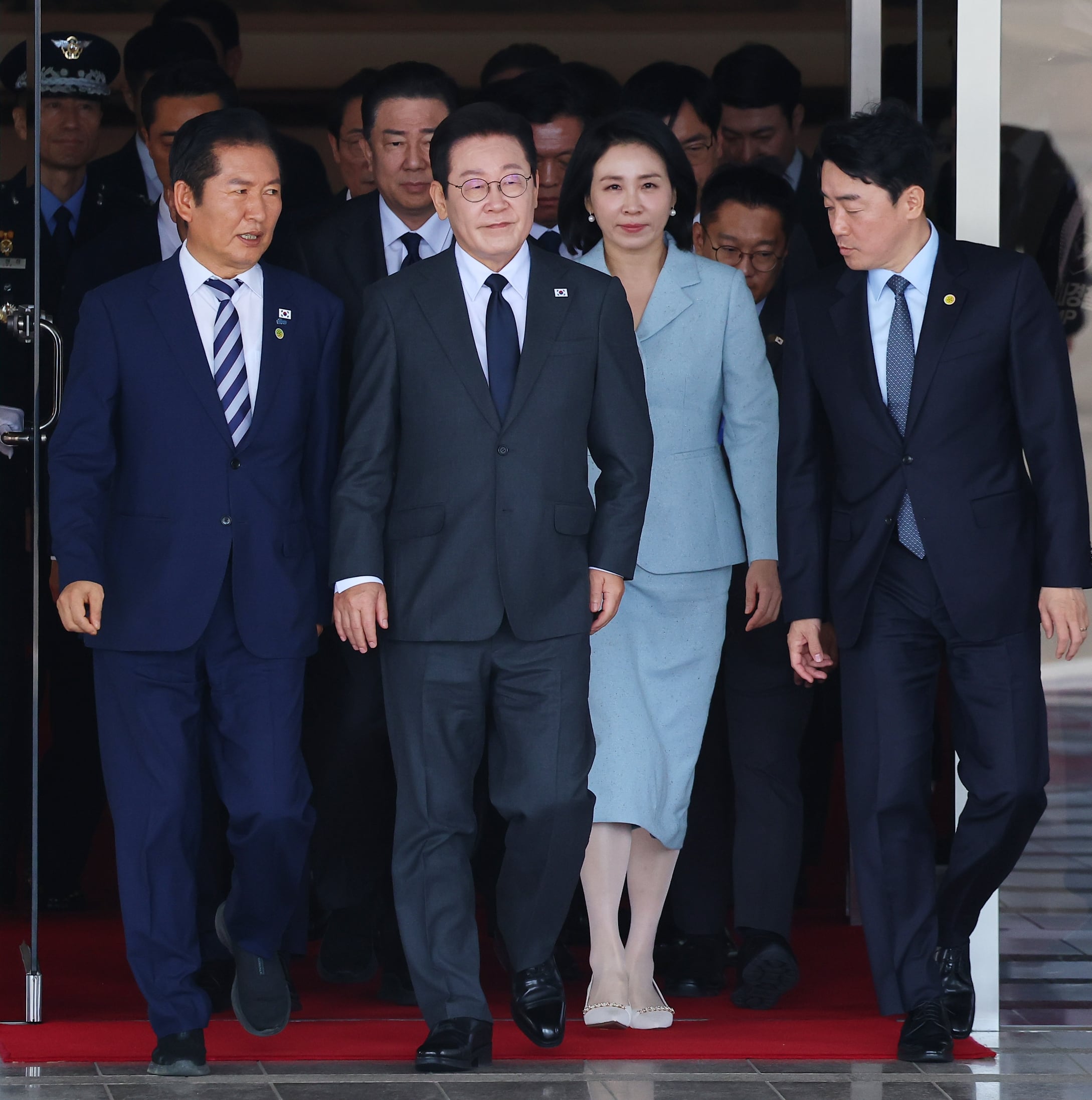 Presidential Office, Democratic Party stall special inspector appointment