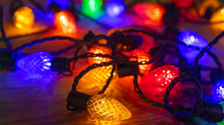 10 decorating tips that give your Christmas tree a nostalgic '90s glow