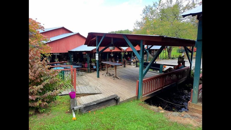 12 picture-perfect small-town North Carolina spots where the food feels ...