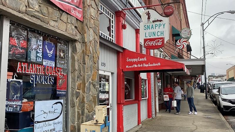 12 picture-perfect small-town North Carolina spots where the food feels ...