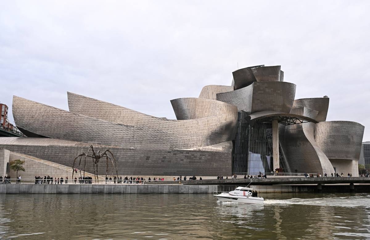 Frank Gehry, master architect with a flair for drama, dead at 96