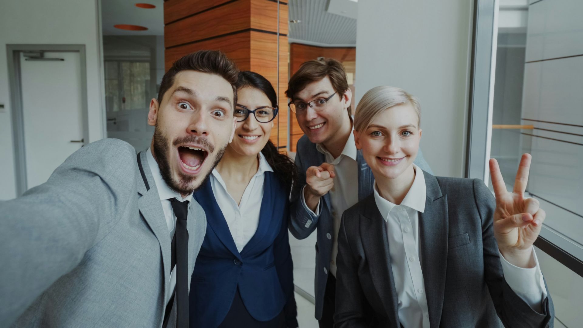 Should you make friends at work? Let’s weigh the pros and cons