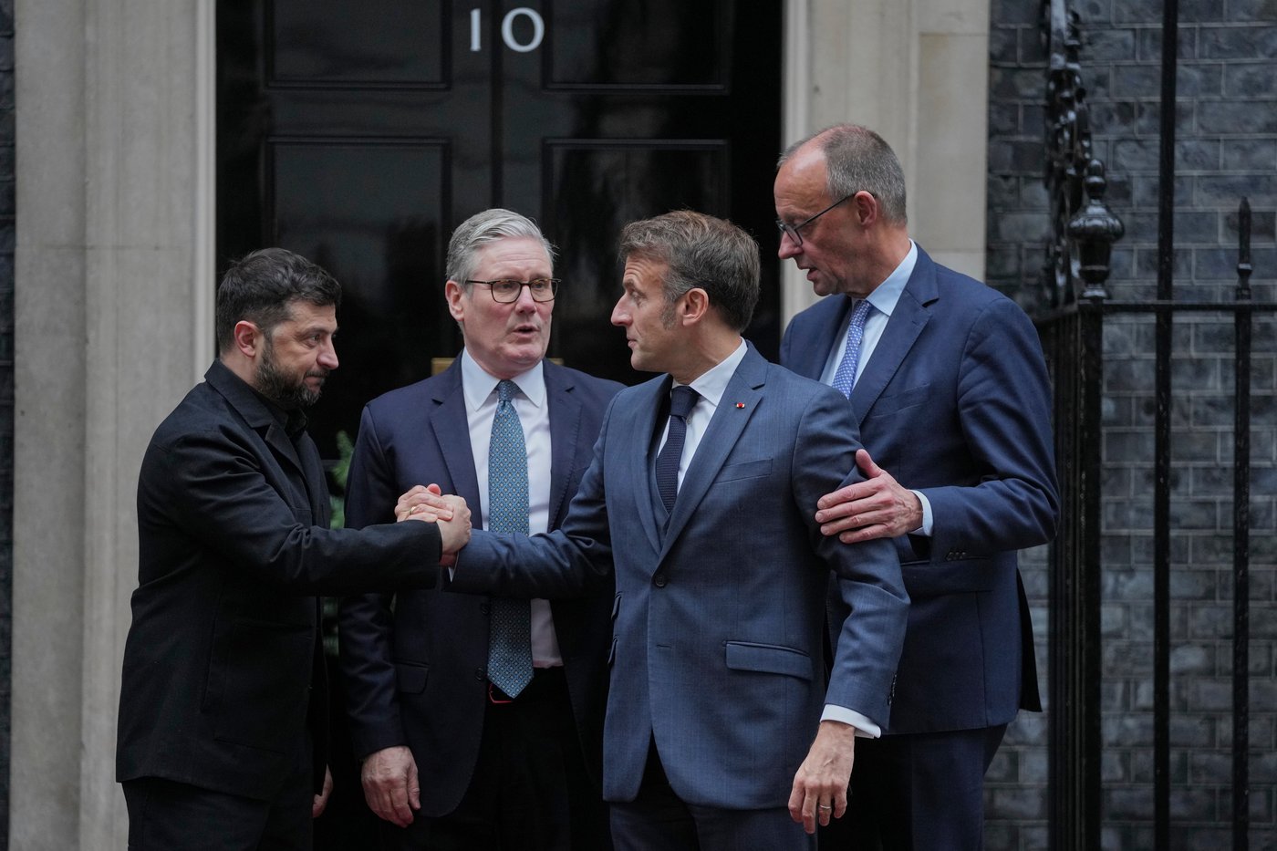 Zelenskyy meets in London with European allies on the US peace plan and ...