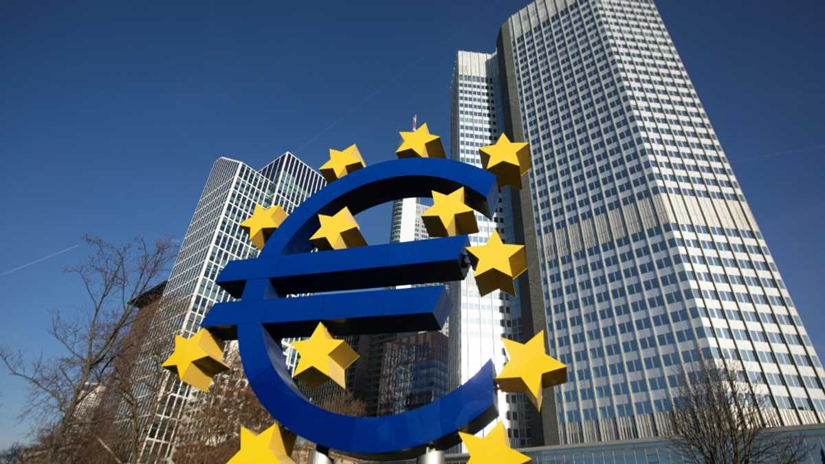 Deal agreed to save Frankfurt's euro sculpture