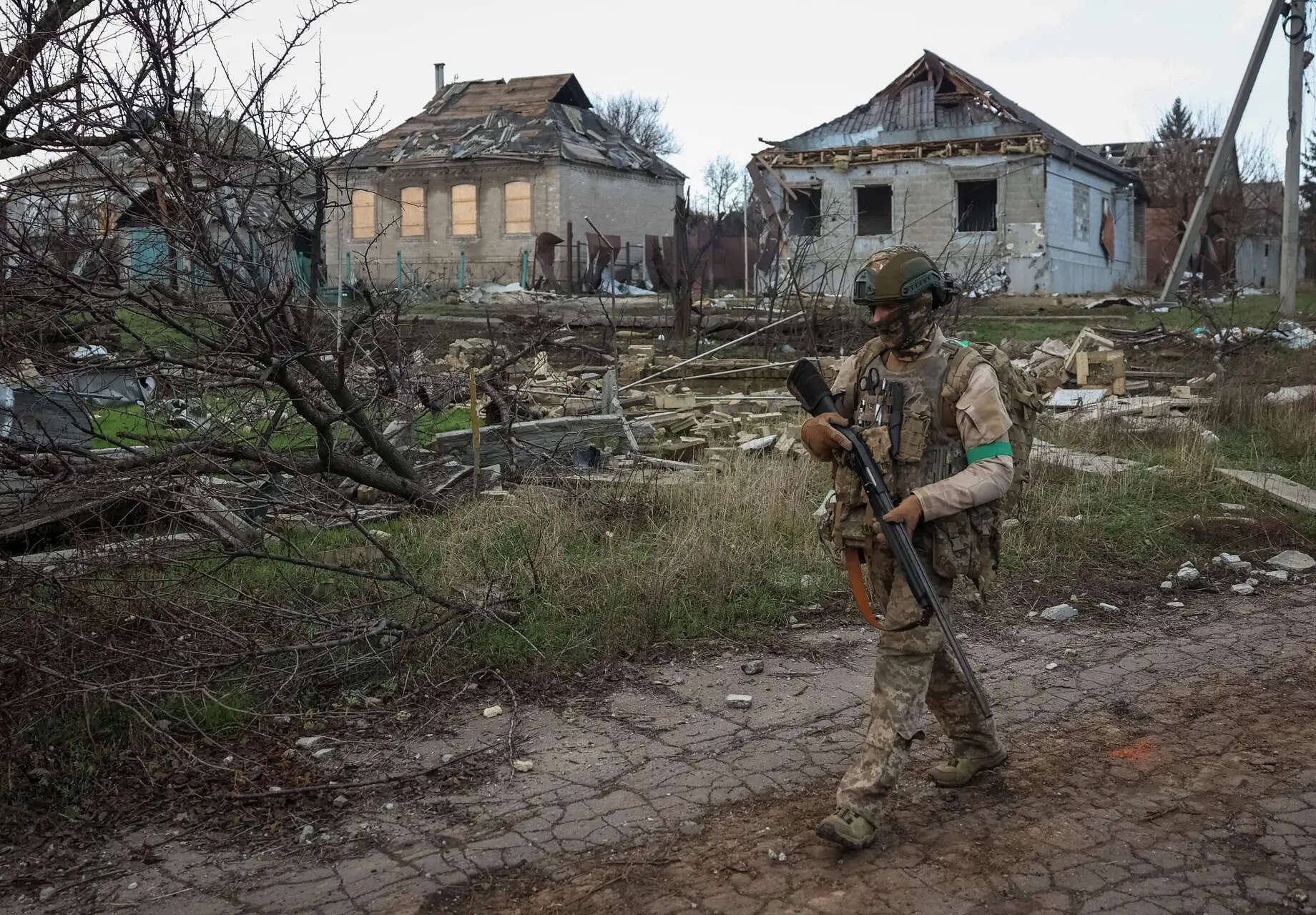 A struggle to survive in Ukraine's east, with Russia at the gates