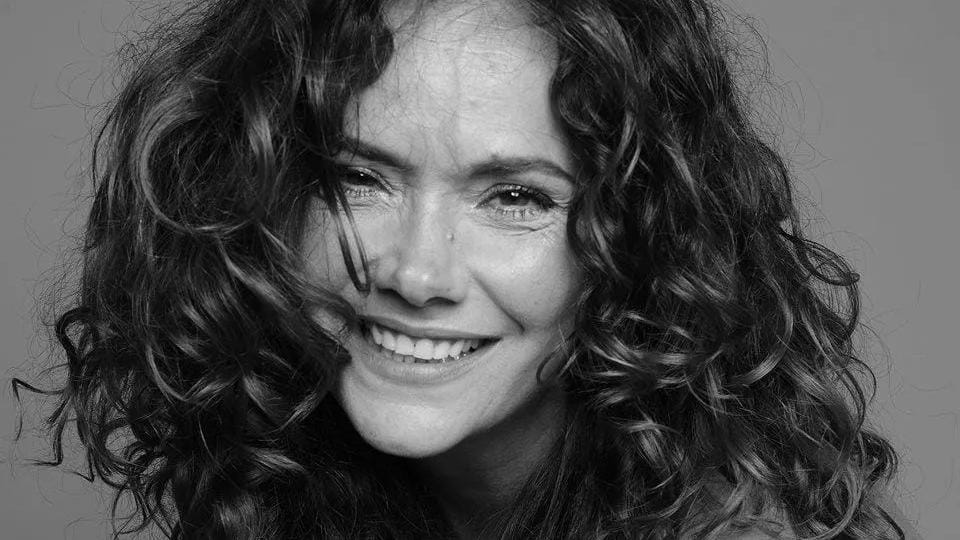 Lembra-se de Helena Laureano? Veja como está a atriz aos 58 anos!